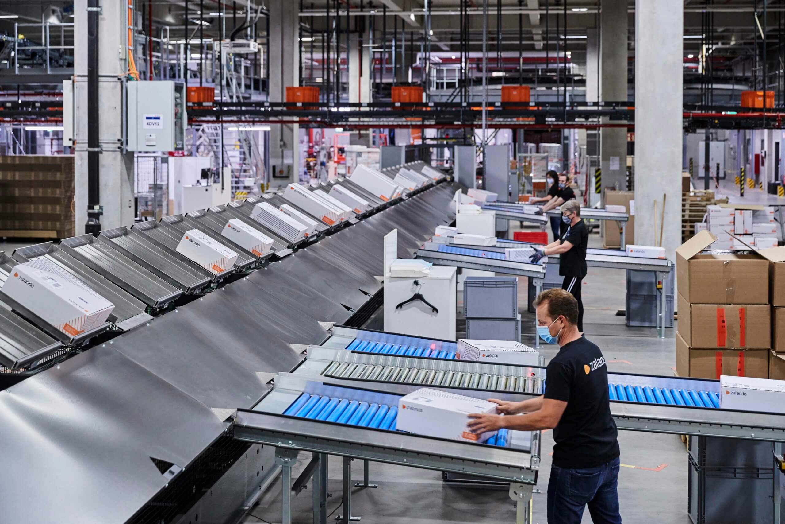 Space-saving solution for outbound sorting at e-commerce giant Zalando ...